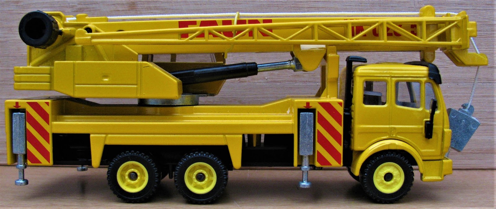 Siku Fotoblog.: Siku 3723 Mercedes Faun Teleskop-Autokran/Telescopic Crane.