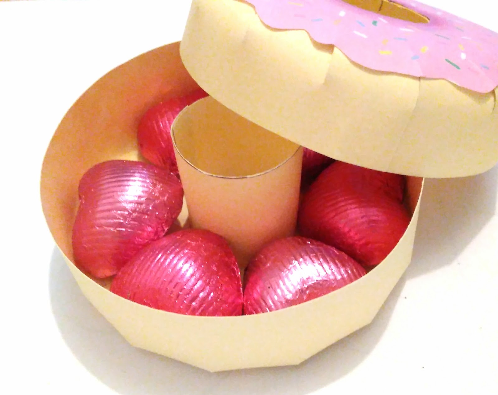 Esselle Crafts: Doughnut-Shaped Box