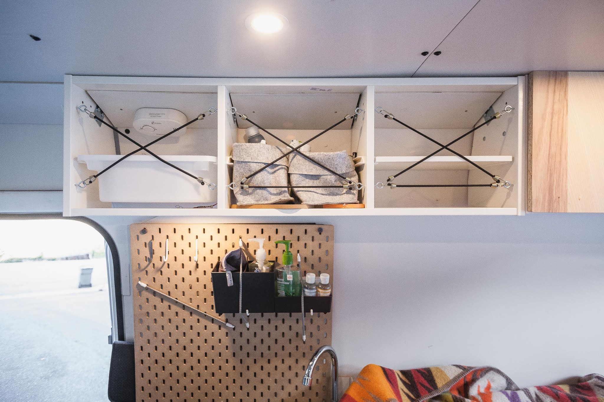 Sprinter van: Overhead cabinets