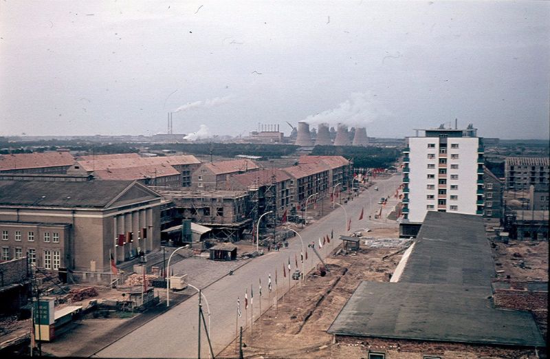 Color Photos That Capture Street Scenes of East Germany in 1960 ...