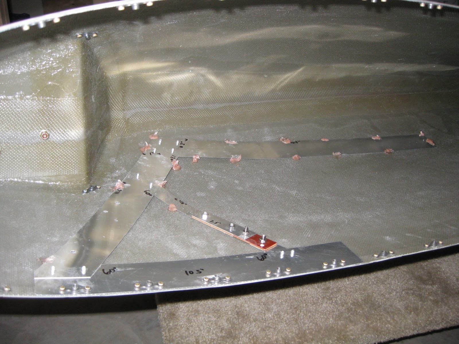 E's Van's RV-14A: Antennas: VOR antenna installed.