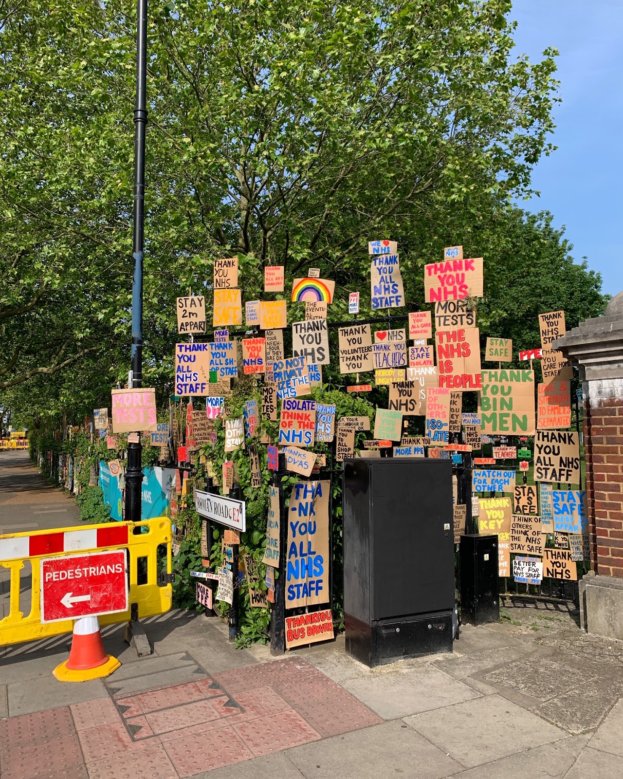 Peter Foolen: Peter Liversidge – Sign Paintings at Mile End Park, London