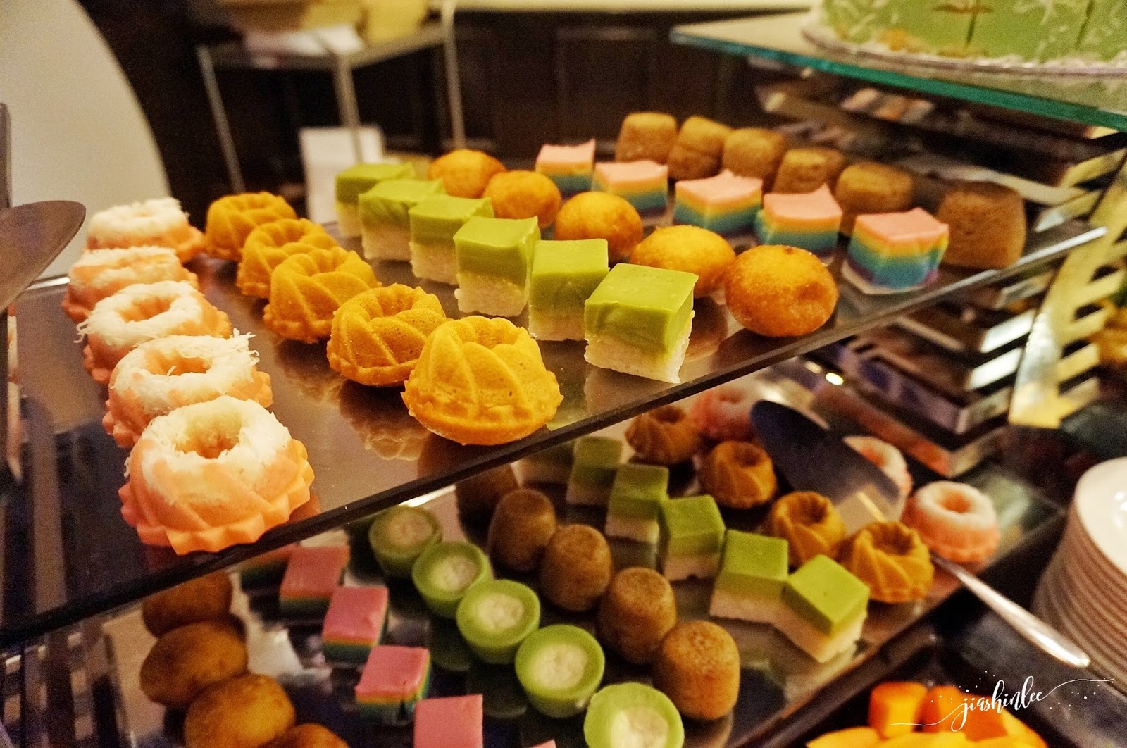 WOW KL Buffet Dinner with Cultural Show in Kuala Lumpur - Jia Shin Lee