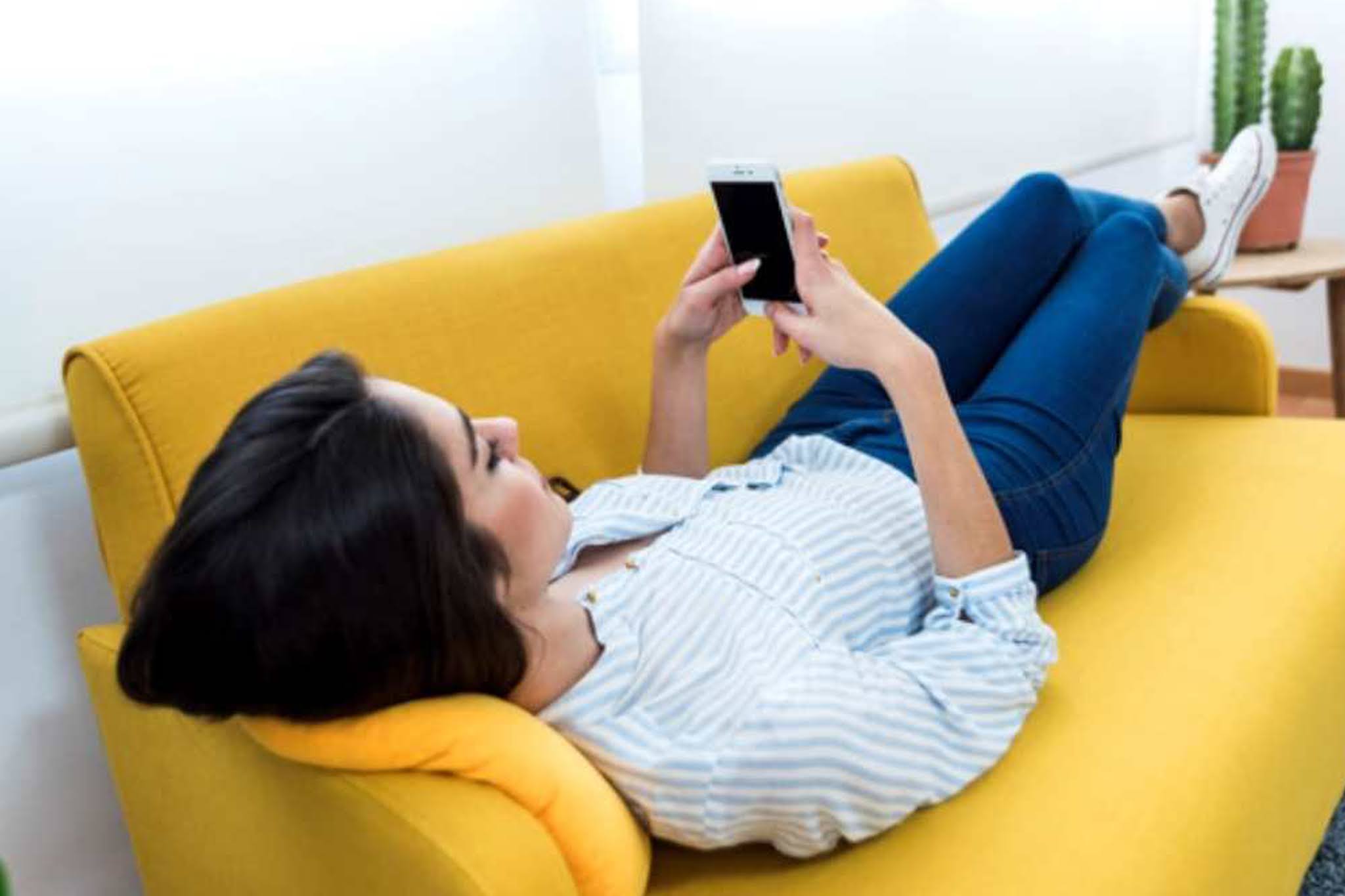 Bahaya Sering Rebahan dan Duduk