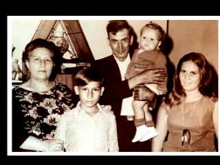Proyecto Pablo Escobar: Pablo Escobar con sus padres Abel y Hermilda
