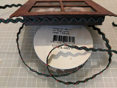 Morganised Chaos: HOW TO Create a Window Frame Ornament