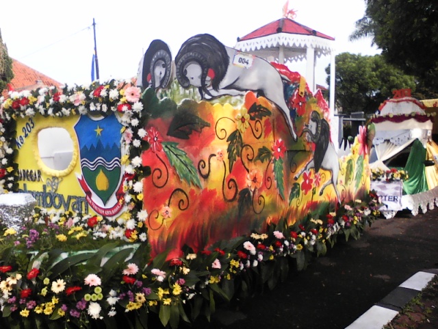 BUNGA PAPAN BEKASI: DEKORASI MOBIL KARNAVAL