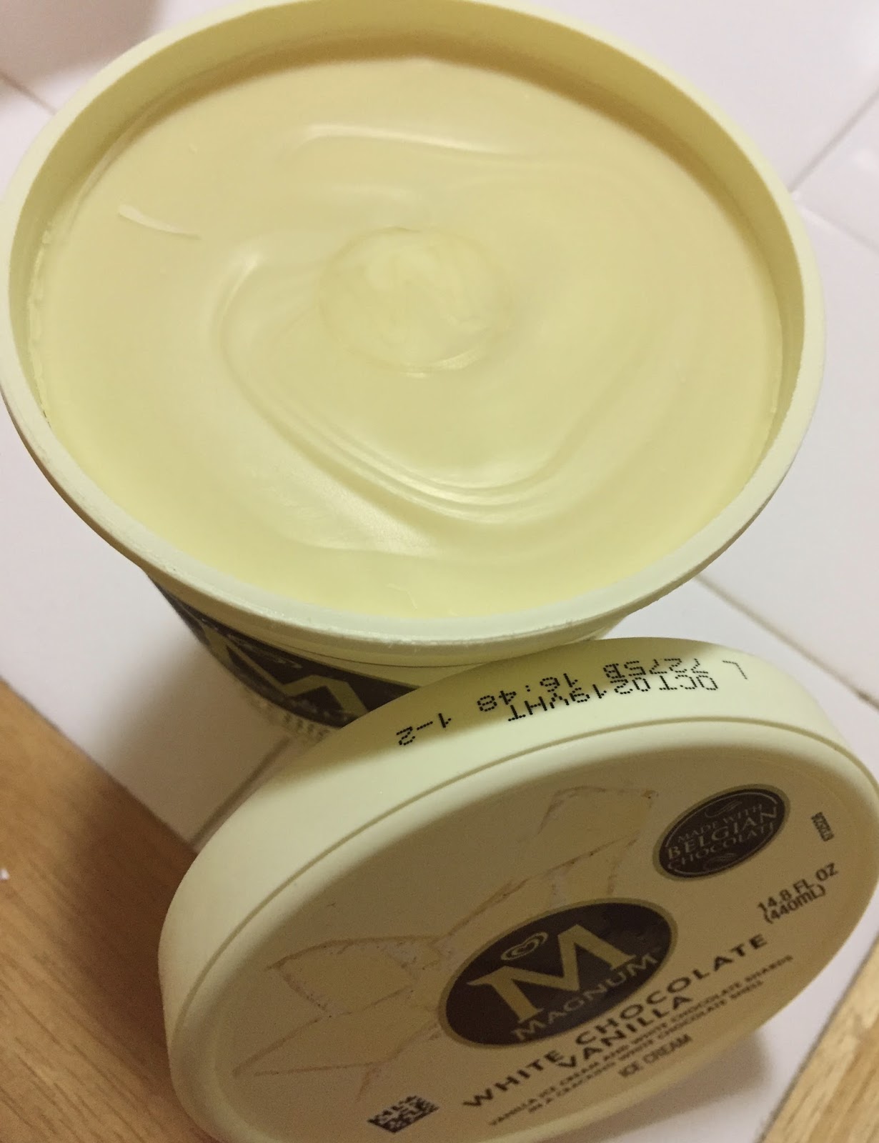 Magnum White Chocolate Vanilla and Dark Chocolate Raspberry