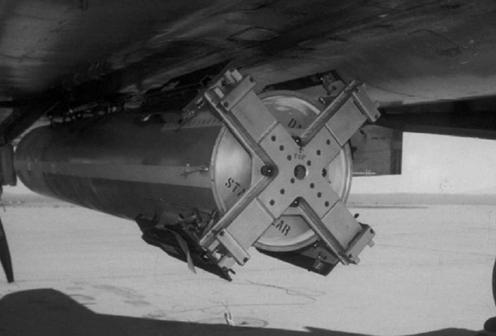 Оружие массового поражения: Ядерная бомба B77