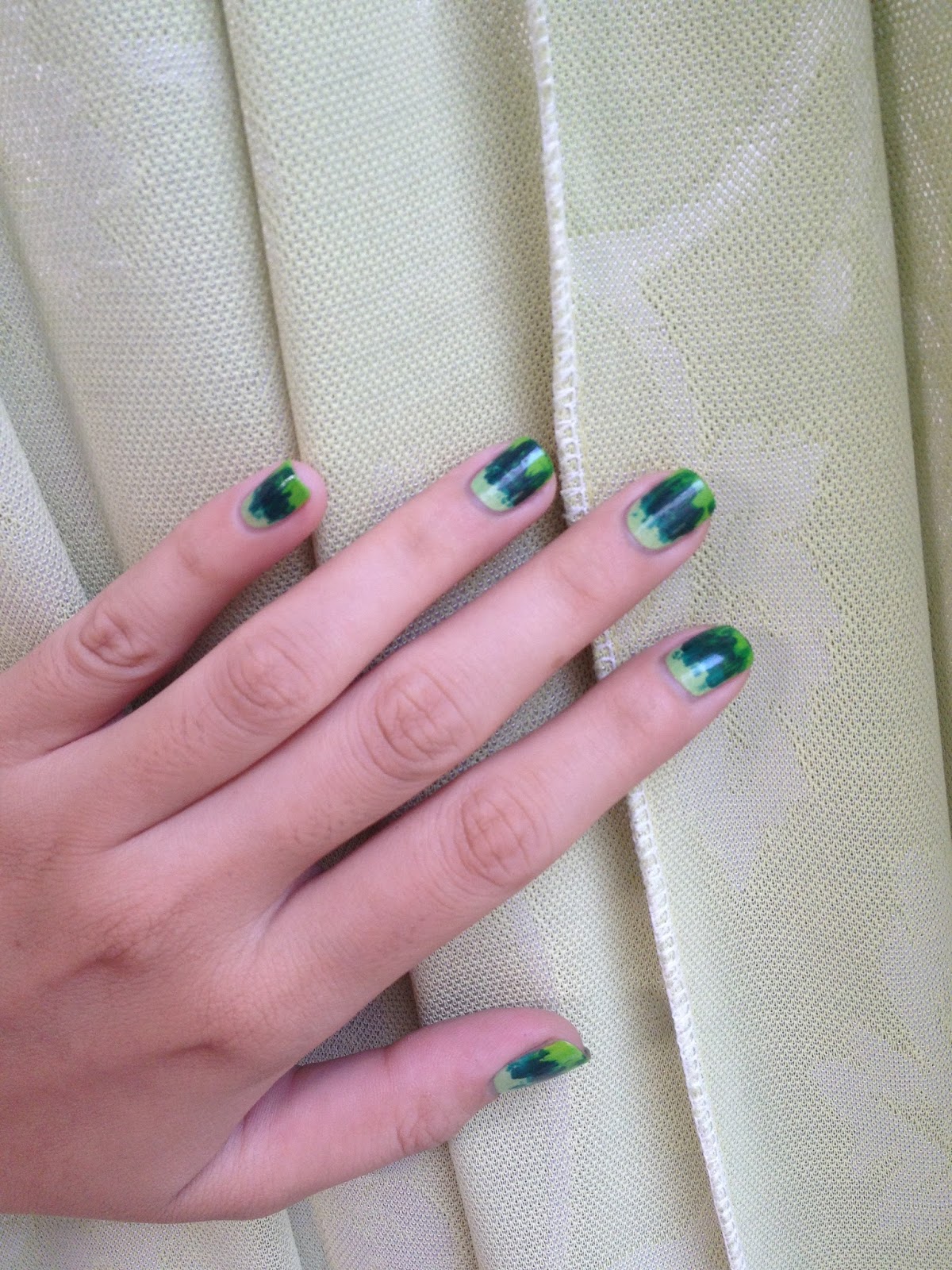 METAL AND MAKEUP: Mani Of The Week - Retro Spontaneous Painting Nails