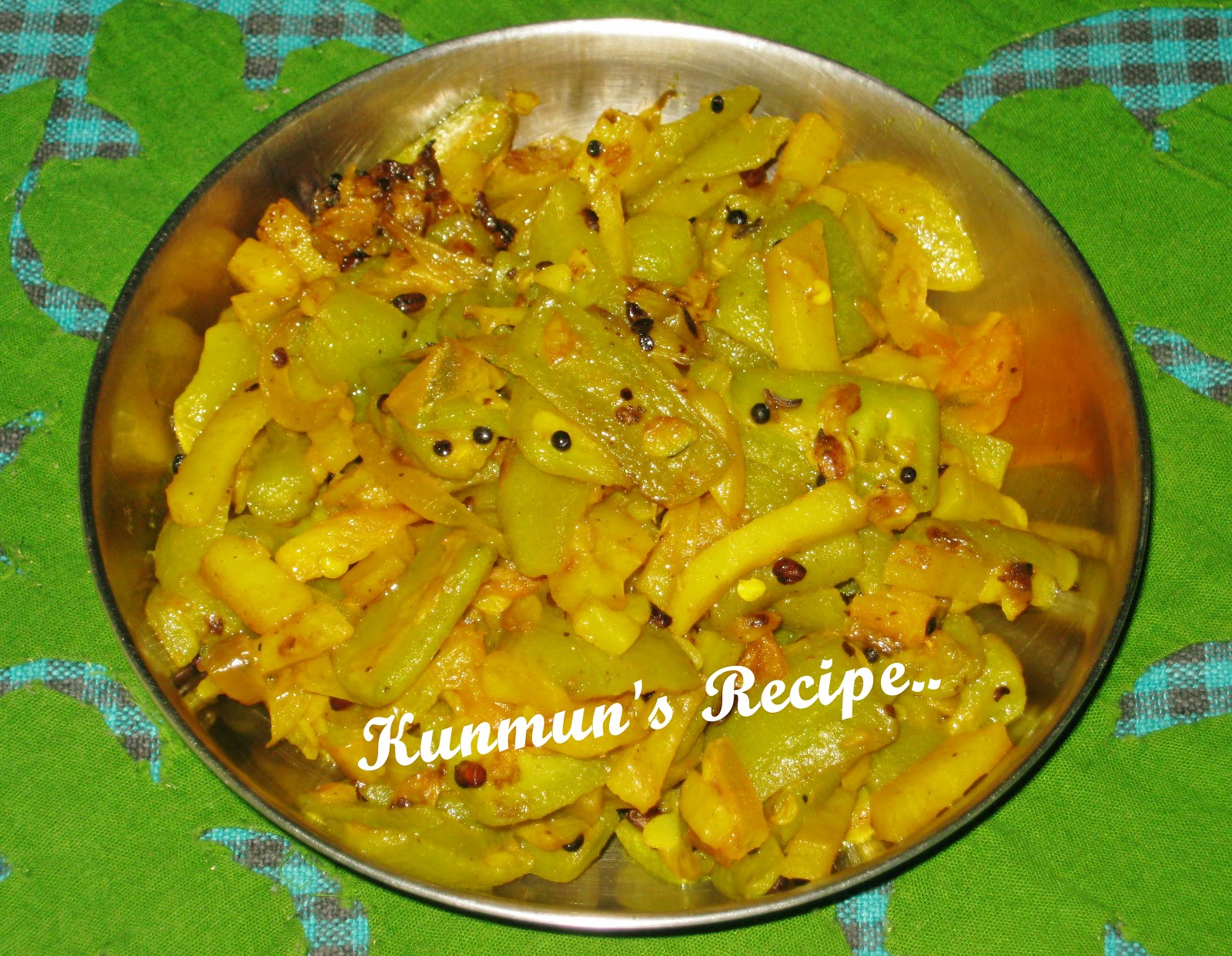 Kunmun's Delicious Kitchen: JANHI-ALOO BHAJA (RIDGE GOURD-POTATO FRY)