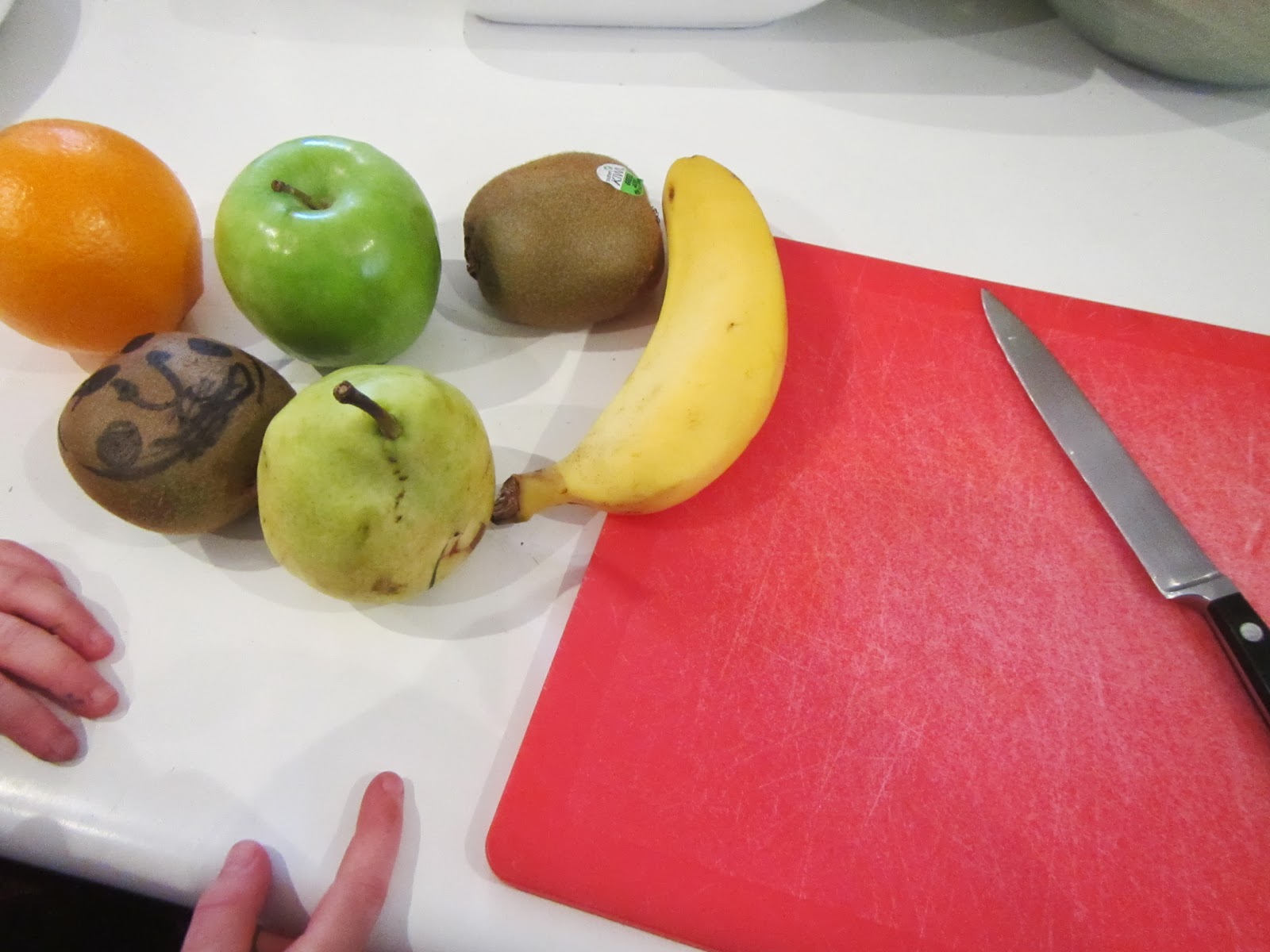 Crafty little people: Fruit faces