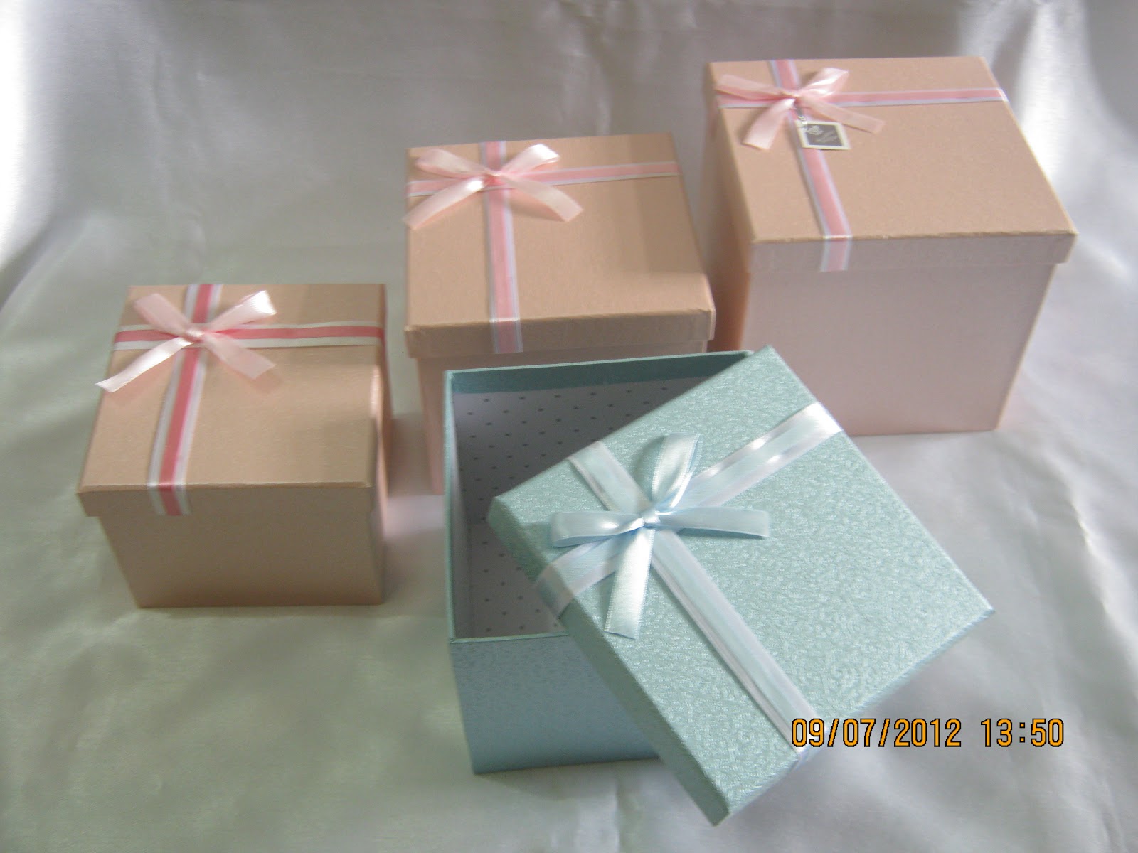 Singapore Gift Boxes: Pastel color square boxes to please...