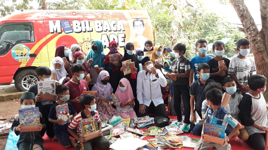 Ade Utami Launching Maskot Mobil Baca di Hari Pendidikan Nasional