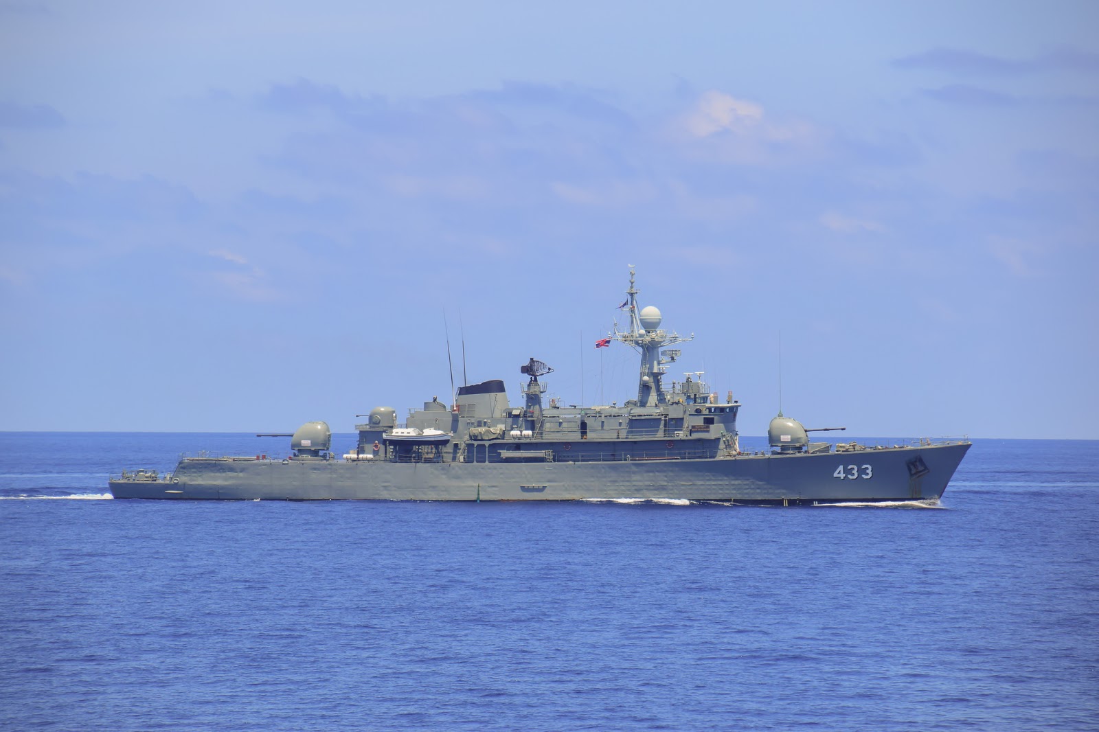THAIDEFENSE-NEWS: Warships Of The Royal Thai Navy in Training Exercise
