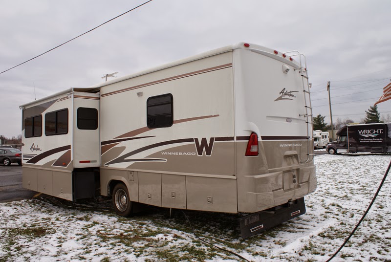 Find Perfect Motorhome: Winnebago Motor homes – Take a tour with luxury ...