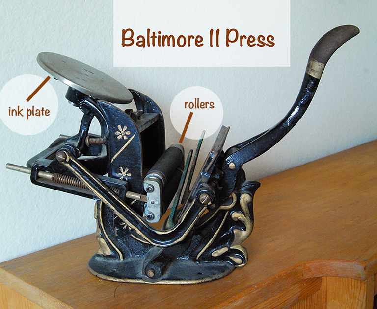 Two Hand Design: New Tiny Press