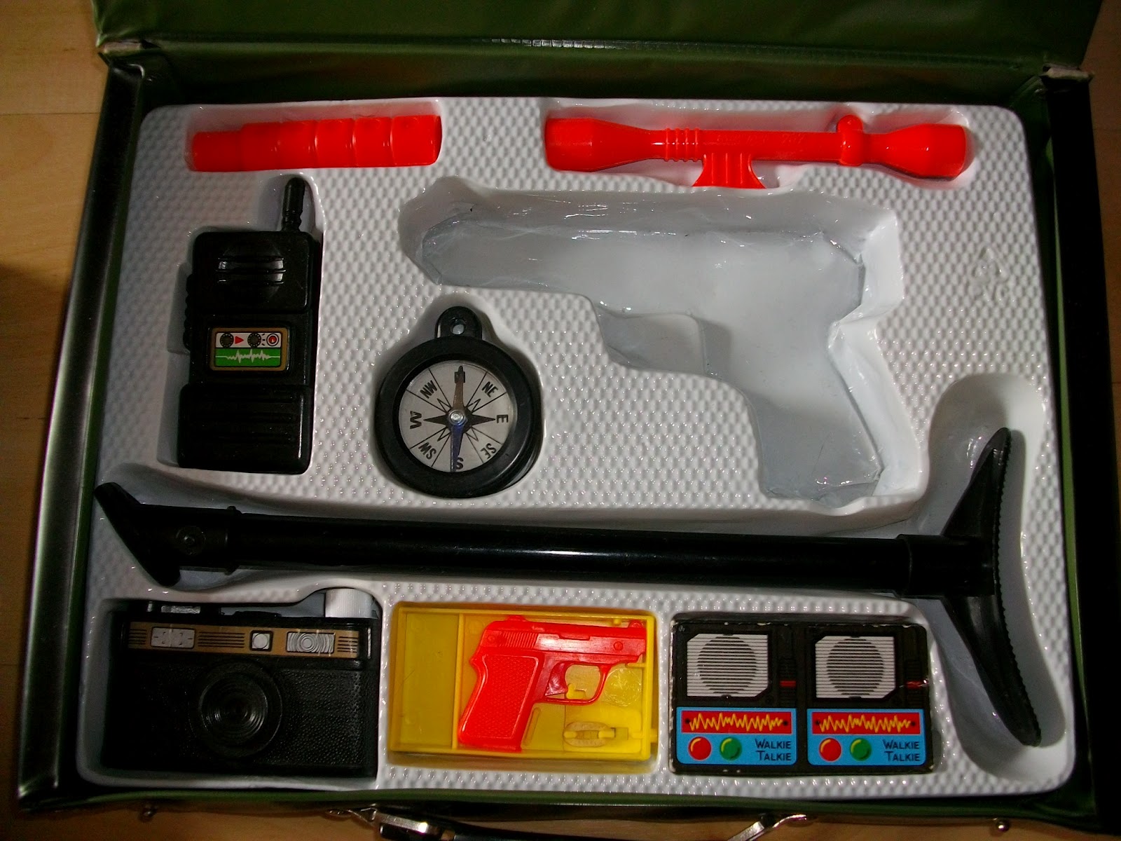 CODE NAME SPY TOY: REDBOX SPECIAL AGENT 707 WEAPON CASE'S