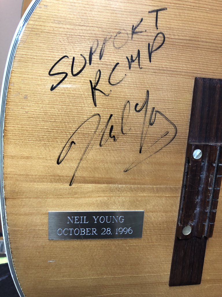 Neil Young News: Neil Young Guitar Signature, Dated Oct 28 1996 - Legit????