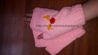 Handmade tricotaje: Manusi fara degete tricotate cu flori brodate