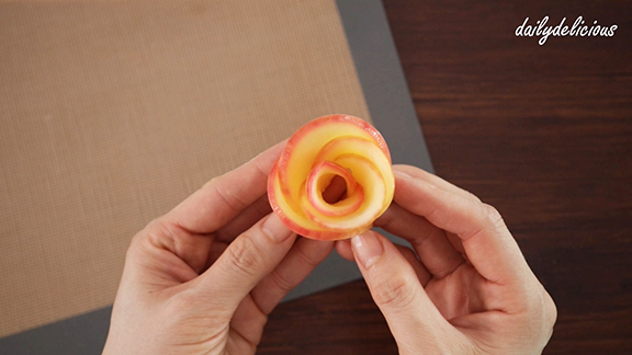 dailydelicious: Apple Rose Muffins