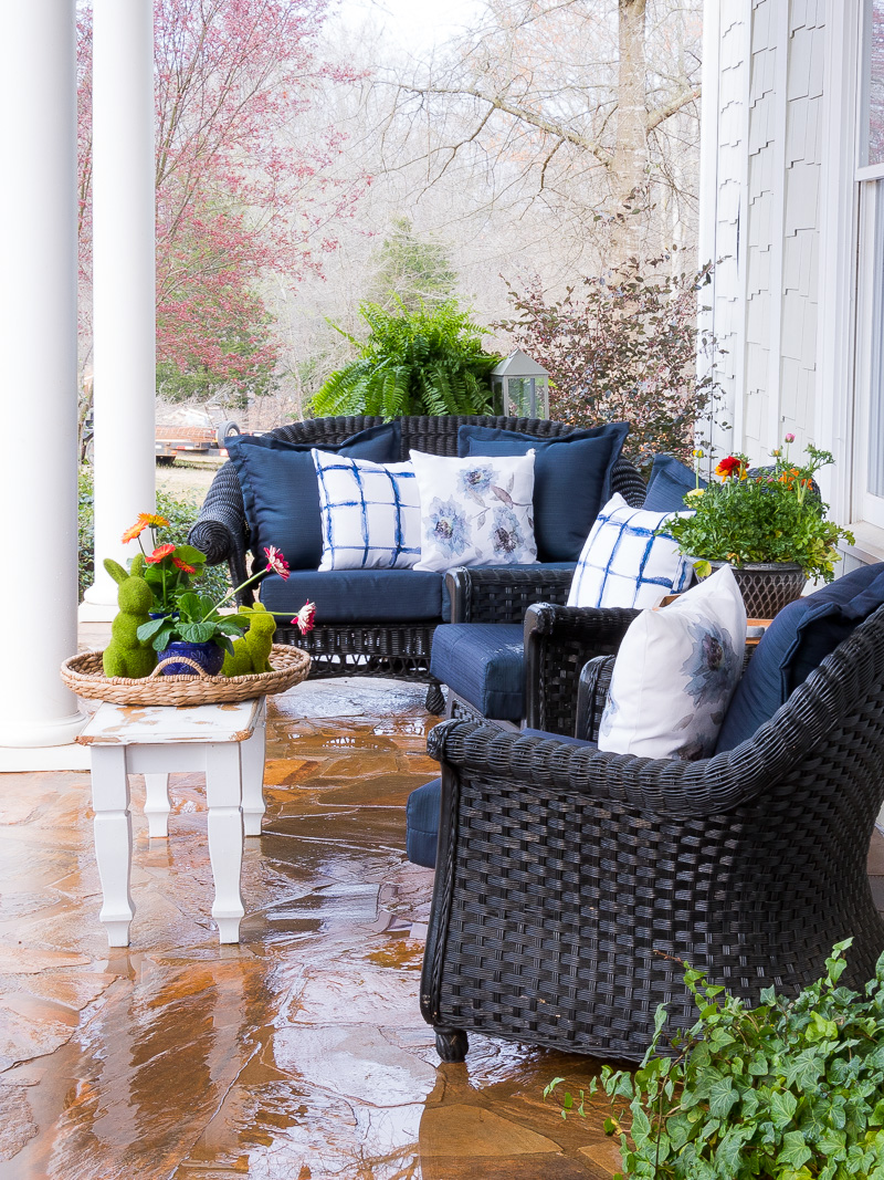 Eye For Design: Decorate With Colorful Wicker Furniture