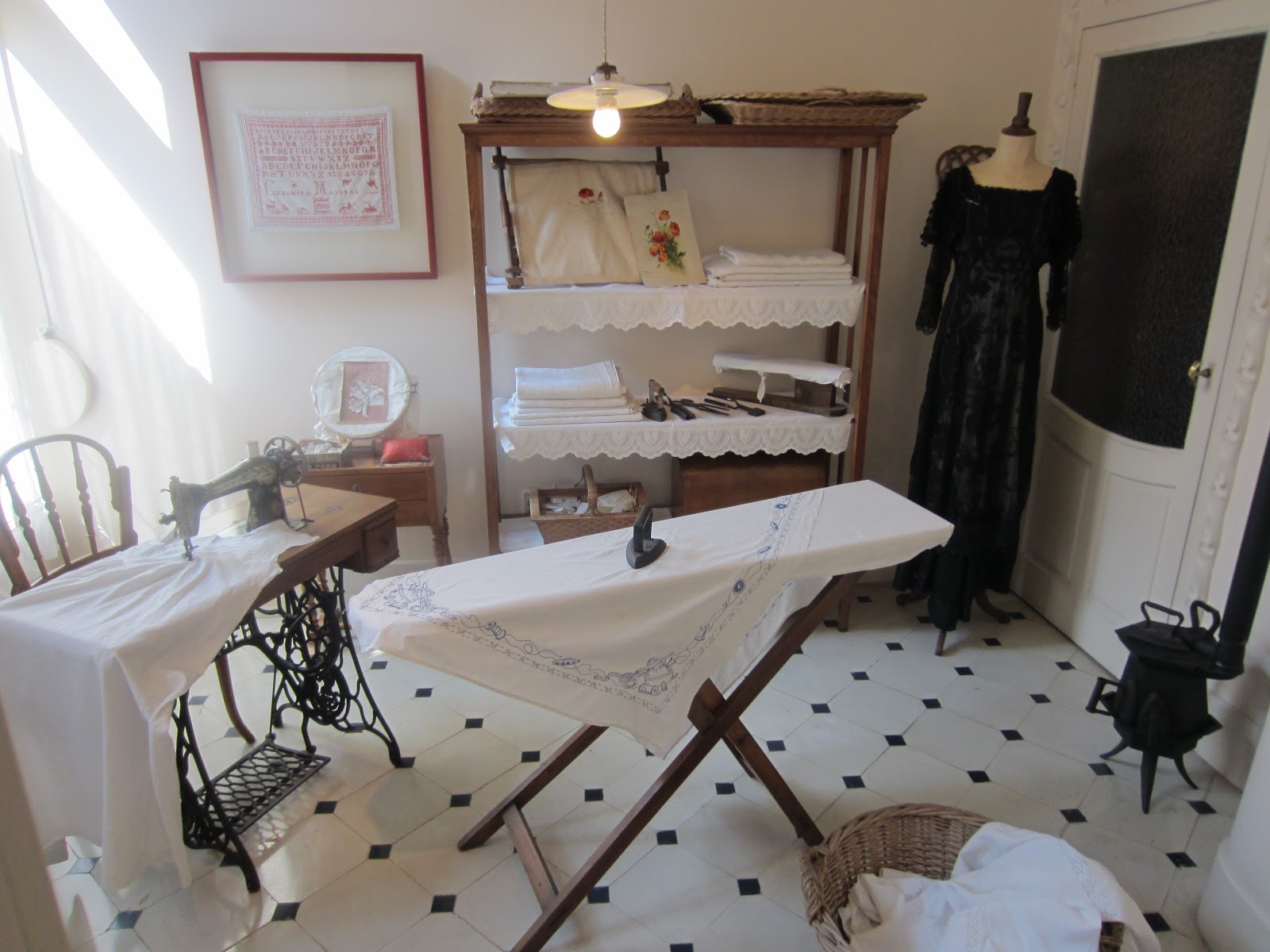 wacky tacky: Say Howdy to Gaudi!