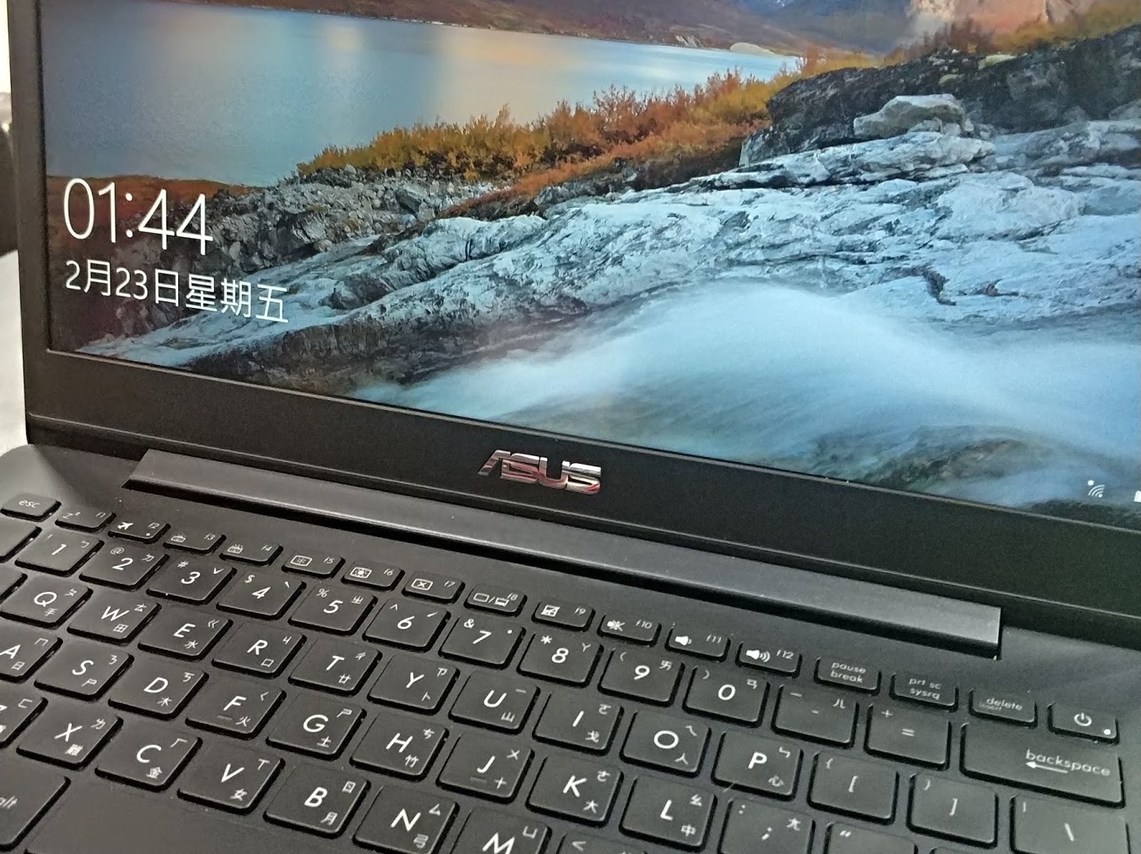 【筆電淺談】ASUS ZenBook 13 UX331UAL 不到1kg的極致輕薄筆電