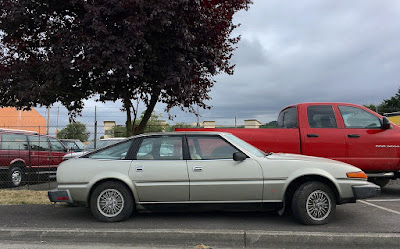 OLD PARKED CARS.: 1980 Rover SD1 3500.