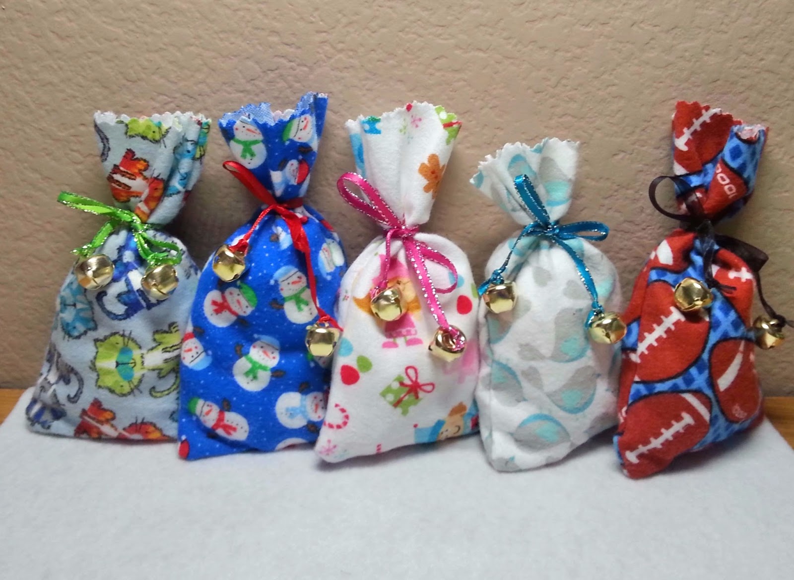 HappyBird's Glitter Nest: DIY~Make Cute & Easy NO-Sew Flannel Christmas ...