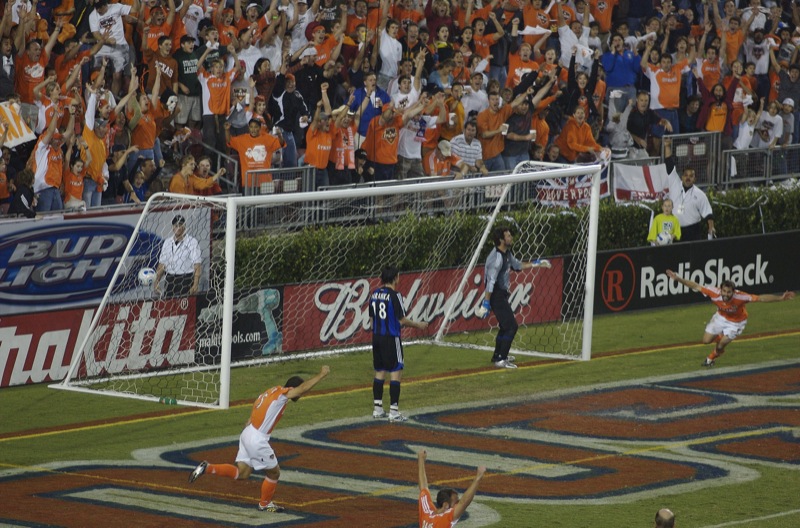 "The back of the net" nghĩa là gì?