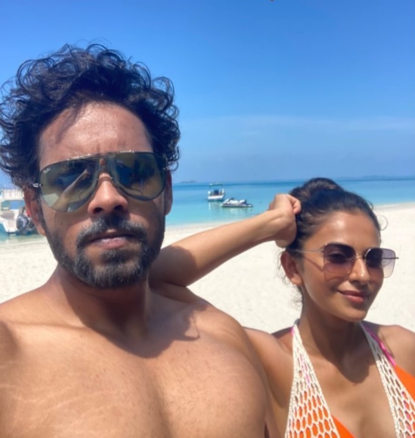 Rakul Preet Singh with her Brother Aman Preet at Maldives Lovely Selfie ...