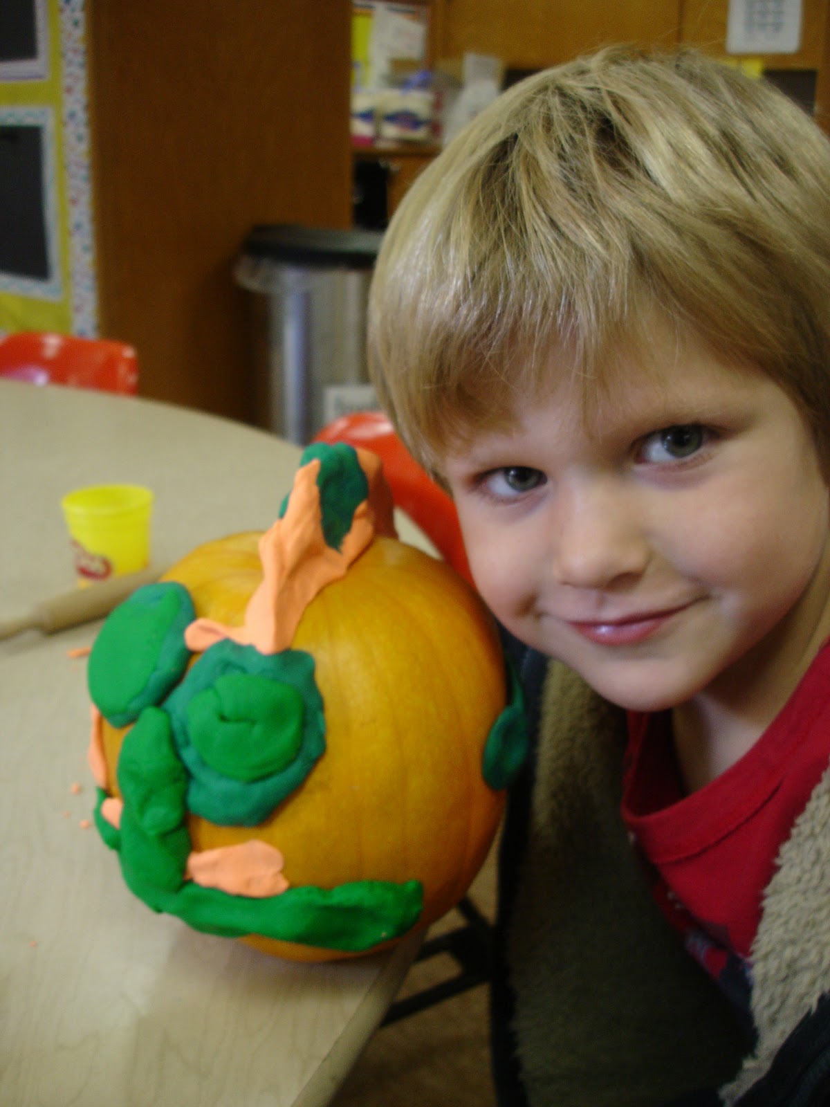 The Very Hungry Preschoolers: Pumpkin Playdough Decorating