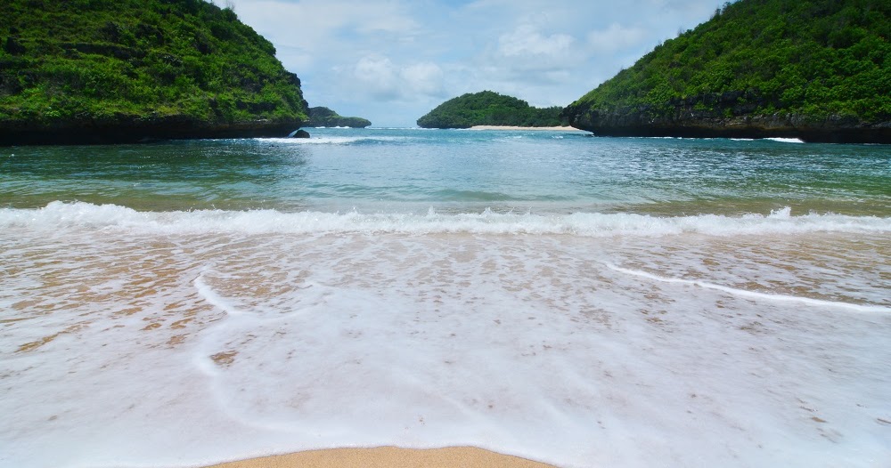 Pantai Kasap, Pesona Alam Khas Raja Ampat di Pacitan - INFO WISATA KU ...