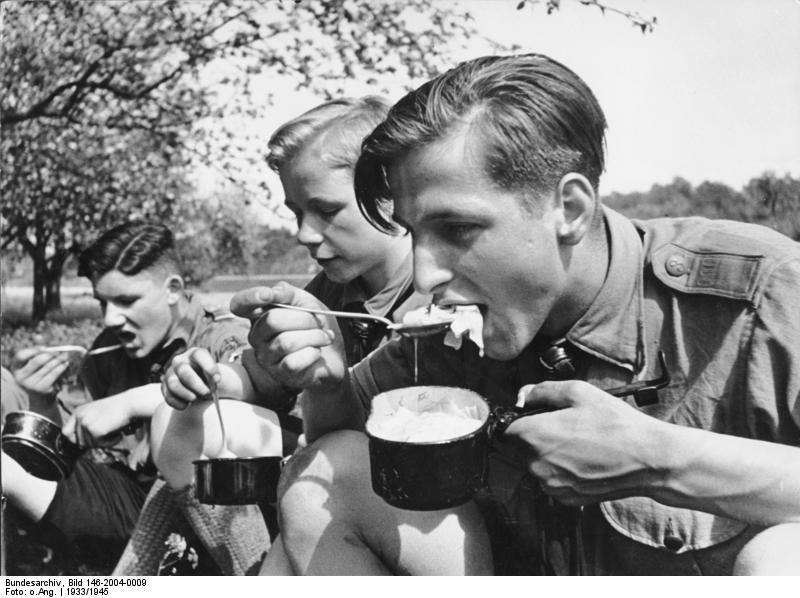 60 Vintage Photographs Document Daily Life of Hitler Youth Members ...