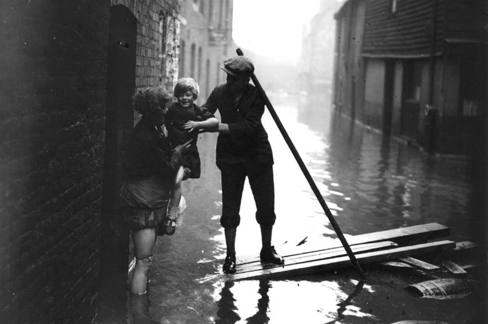 Historic Photographs From 1928 Thames Flood ~ Vintage Everyday
