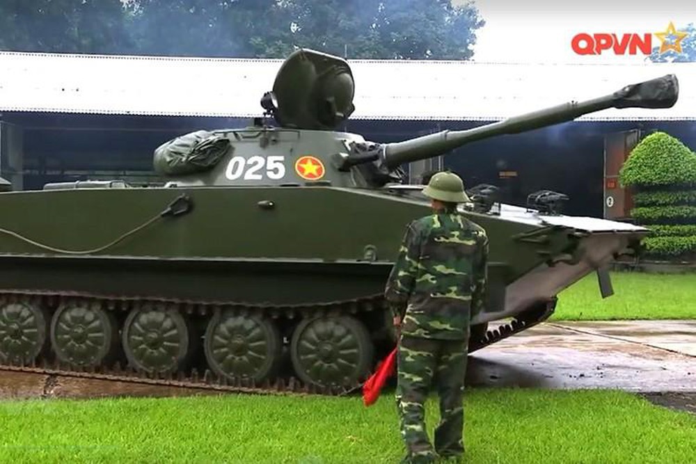DEFENSE STUDIES: PT-76 of Vietnam Tanks Like New, Russian also Admire