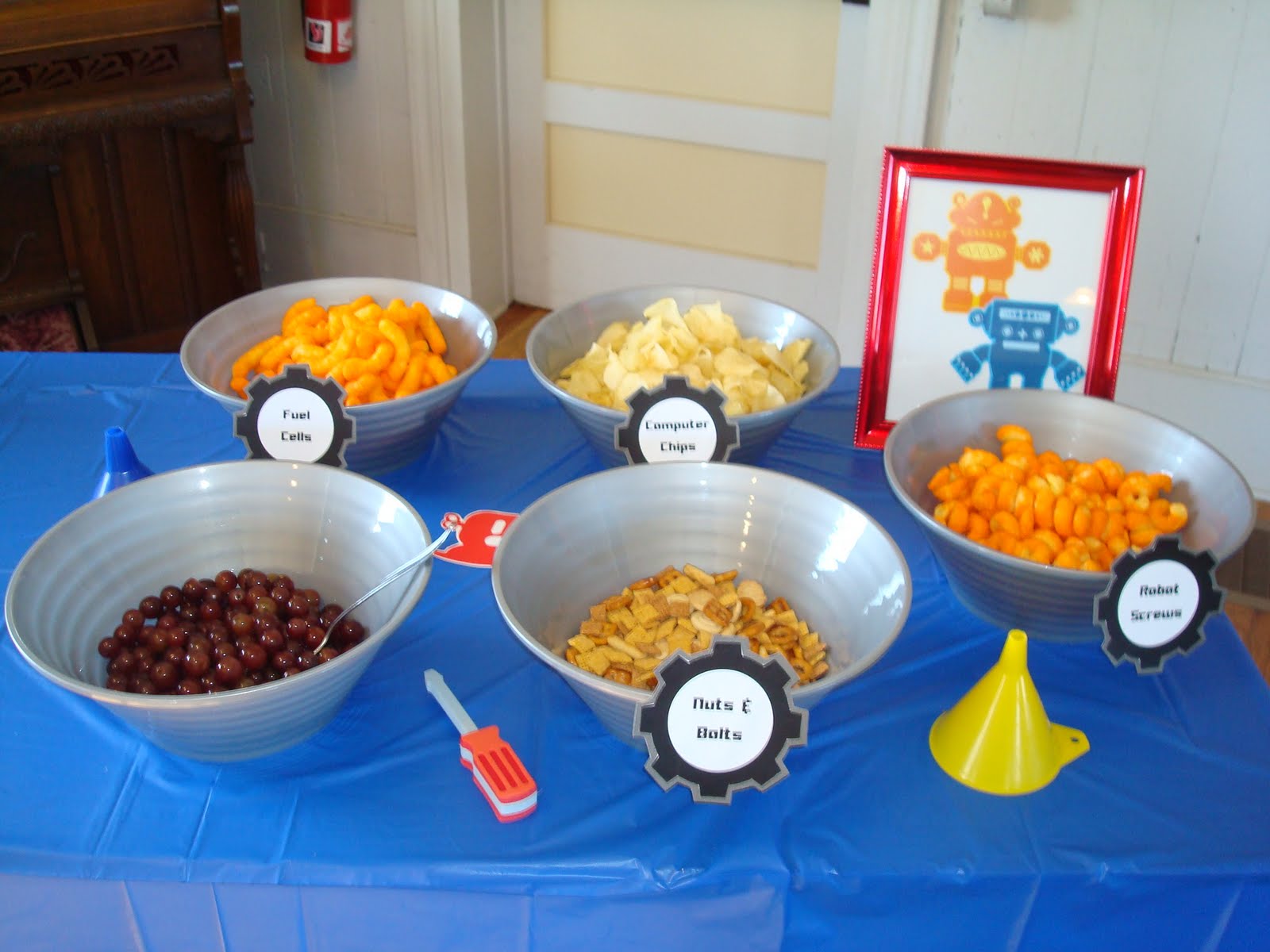 Nifty Thrifty & Thriving: Robot Birthday Party Part 2