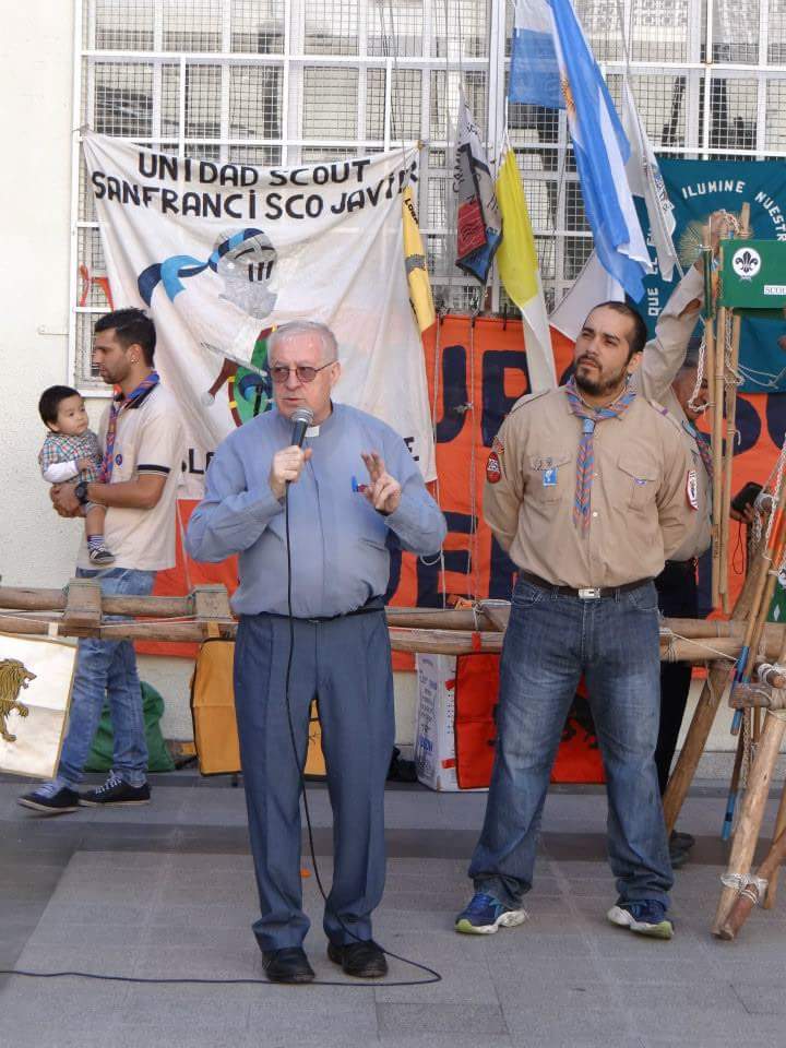 Grupo Scout Pueblo Libre: Feliz día del Párroco!!!
