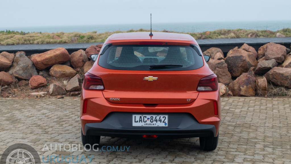 Contacto: Chevrolet Onix HB LT 1.2 : Autoblog Uruguay | Autoblog.com.uy