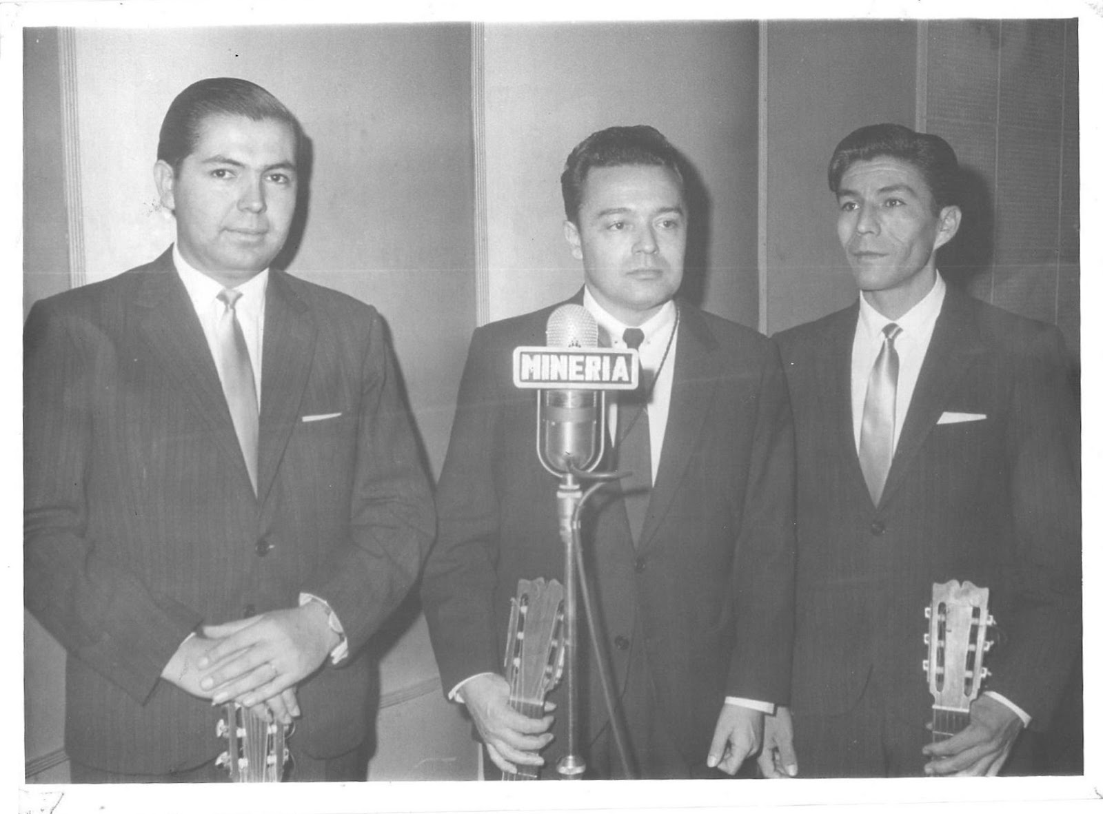 ENTRE CUYANOS...Tonadas y más tonadas!!!: José Luis Dávila - Biografía