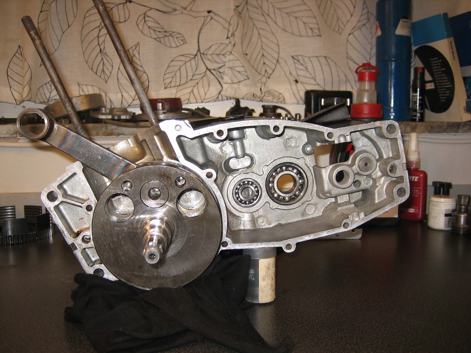 swedish fireballs: Husqvarna CR 250 engine rebuild part 1 Bearings and ...