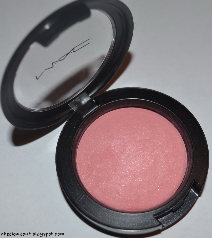 عيون: MAC Mineralize Blush Dainty review, photos and swatches