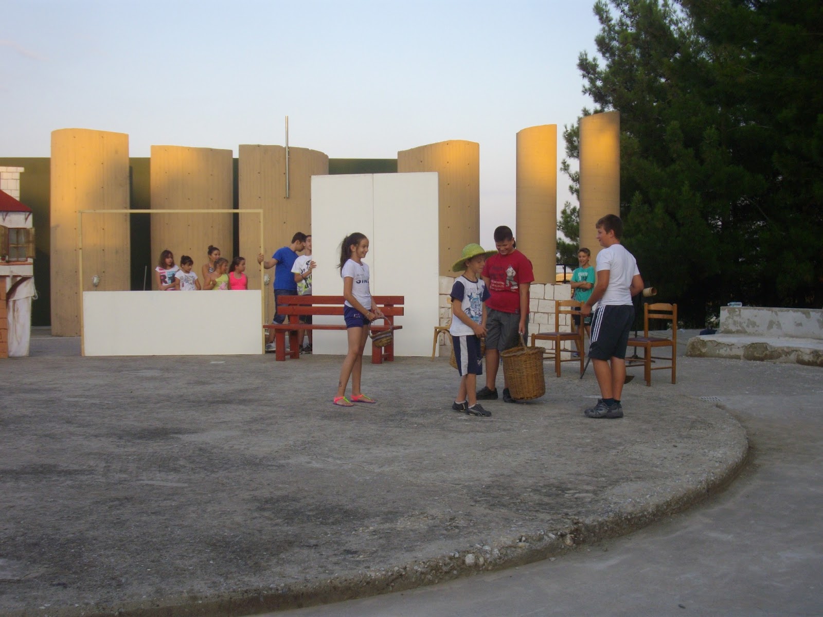 ΚΟΛΙΝΔΡΙΝΑ ΜΑΣΛΑΤΙΑ: ΒΙΝΤΕΟ - ΘΕΑΤΡΙΚΗ ΧΟΡΕΥΤΙΚΗ ΠΑΡΑΣΤΑΣΗ: "ΠΑΛΙΑ ...