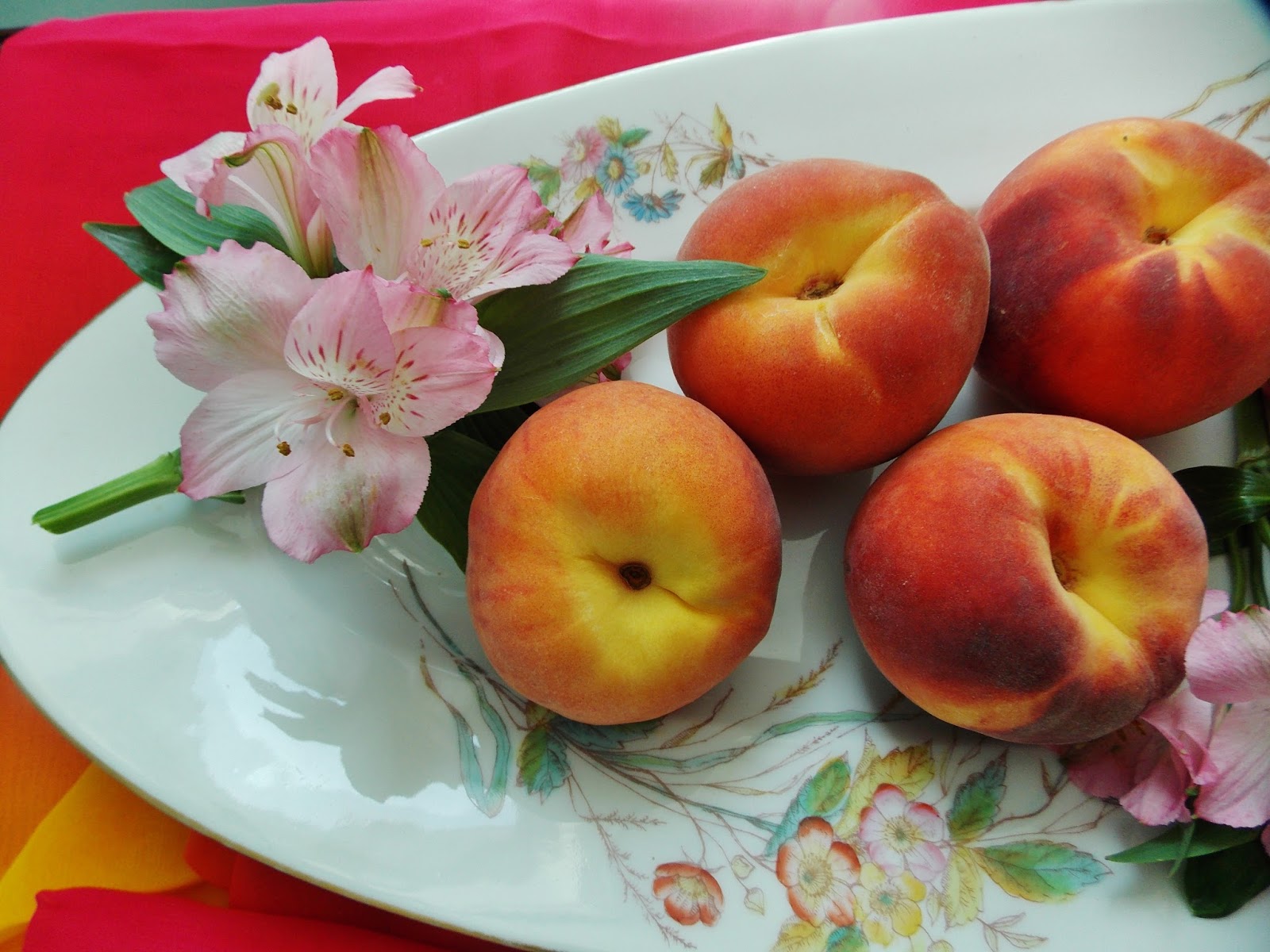 Food and Thrift: Fresh Peach and Apple Crisp