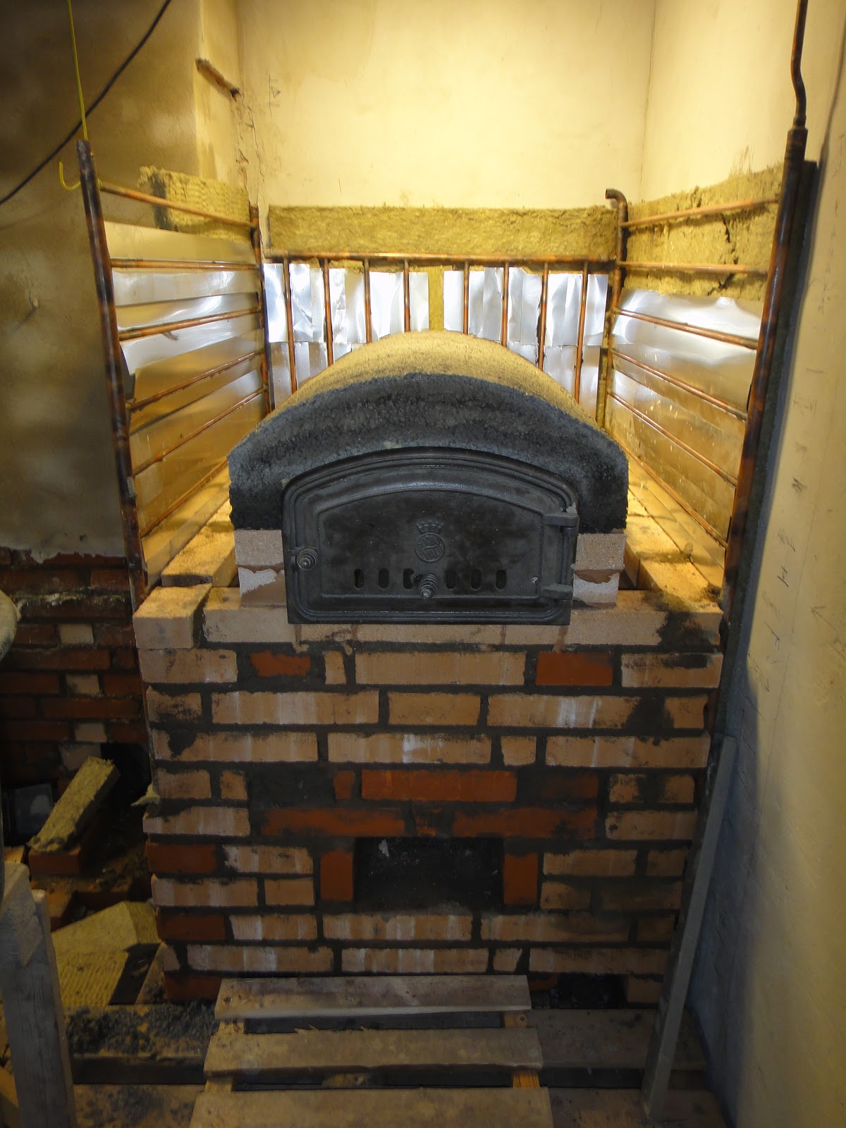 Uuninmuuraaja: Veteen varaava leivinuuni