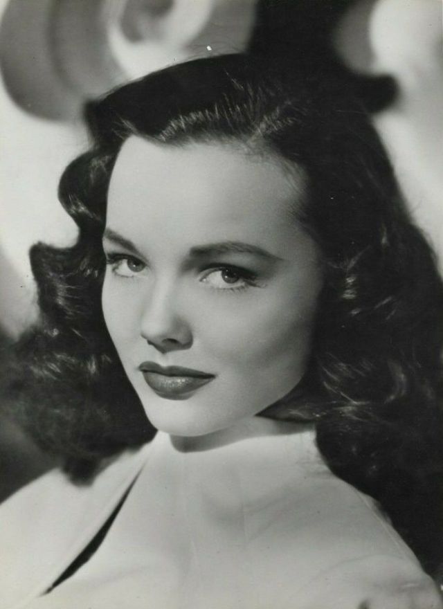 Gorgeous Photos of Wanda Hendrix in the 1940s and ’50s ~ Vintage Everyday
