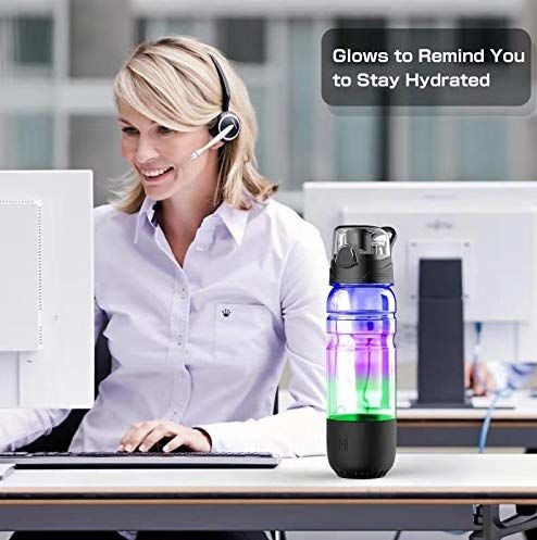 Tecnoneo: La botella smart water se ilumina cuando tienes que ...