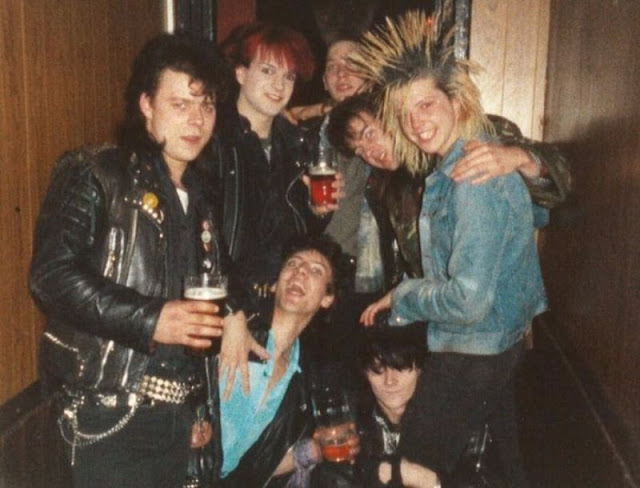 23 Vintage Photographs Capture Yorkshire Goth Scene From the Late 1970s ...