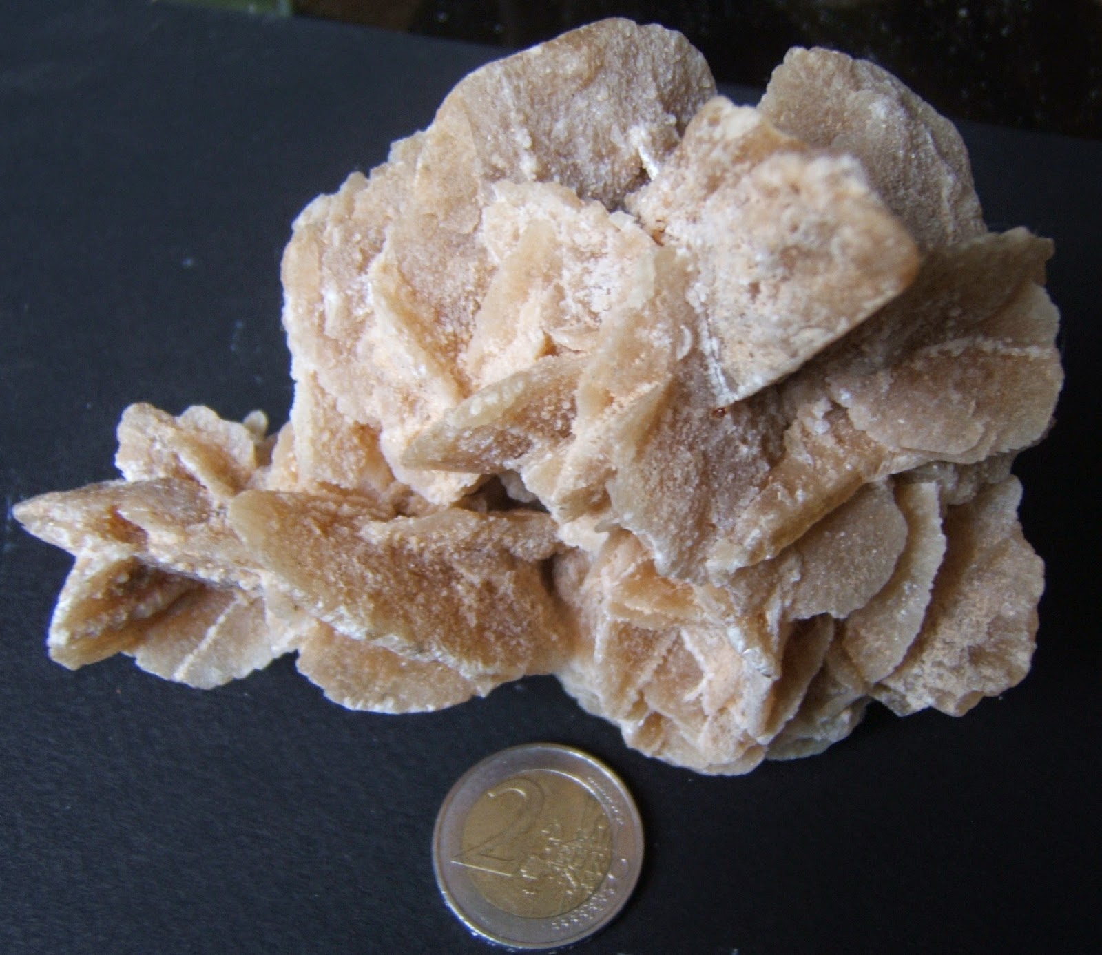 LES CRISTAUX DU CHAOS: ROSE DES SABLES du Sahara marocain . 342g . 10,50€